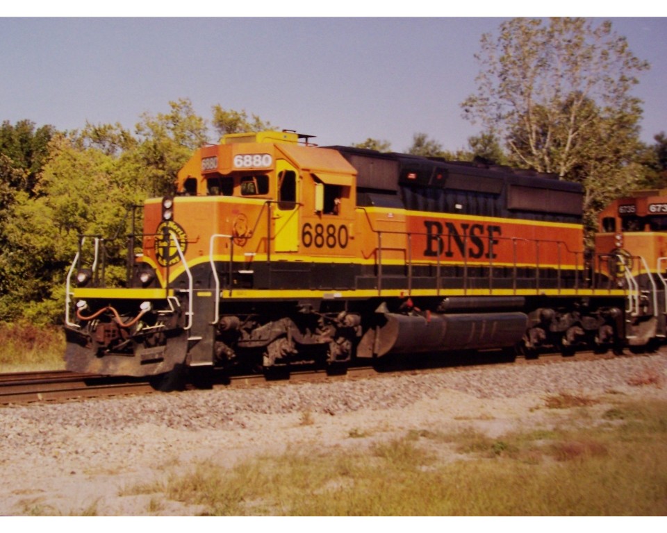 BNSF 6880 SD40-2